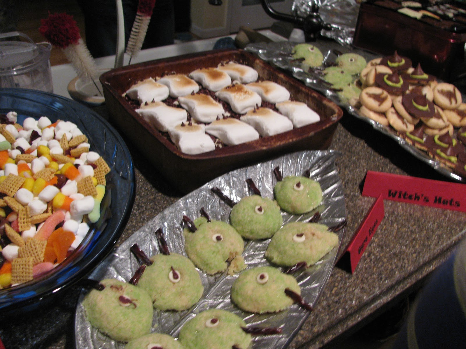 Sparkling Copper Nest: Eyeball and Monster Foods - Focus on Halloween ...