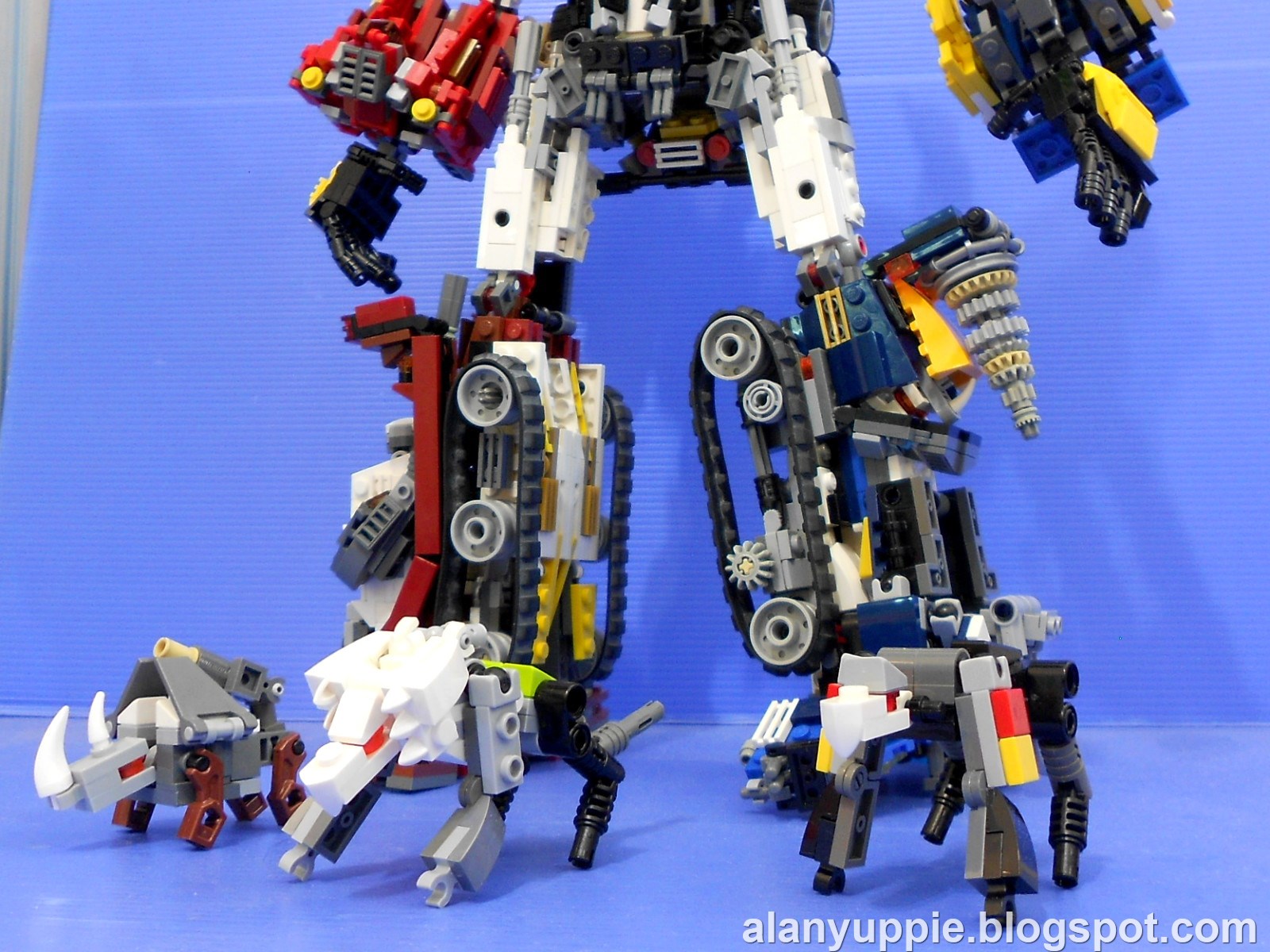 Alanyuppie's LEGO Transformers: LEGO Breastforce Combiner Liokaiser!