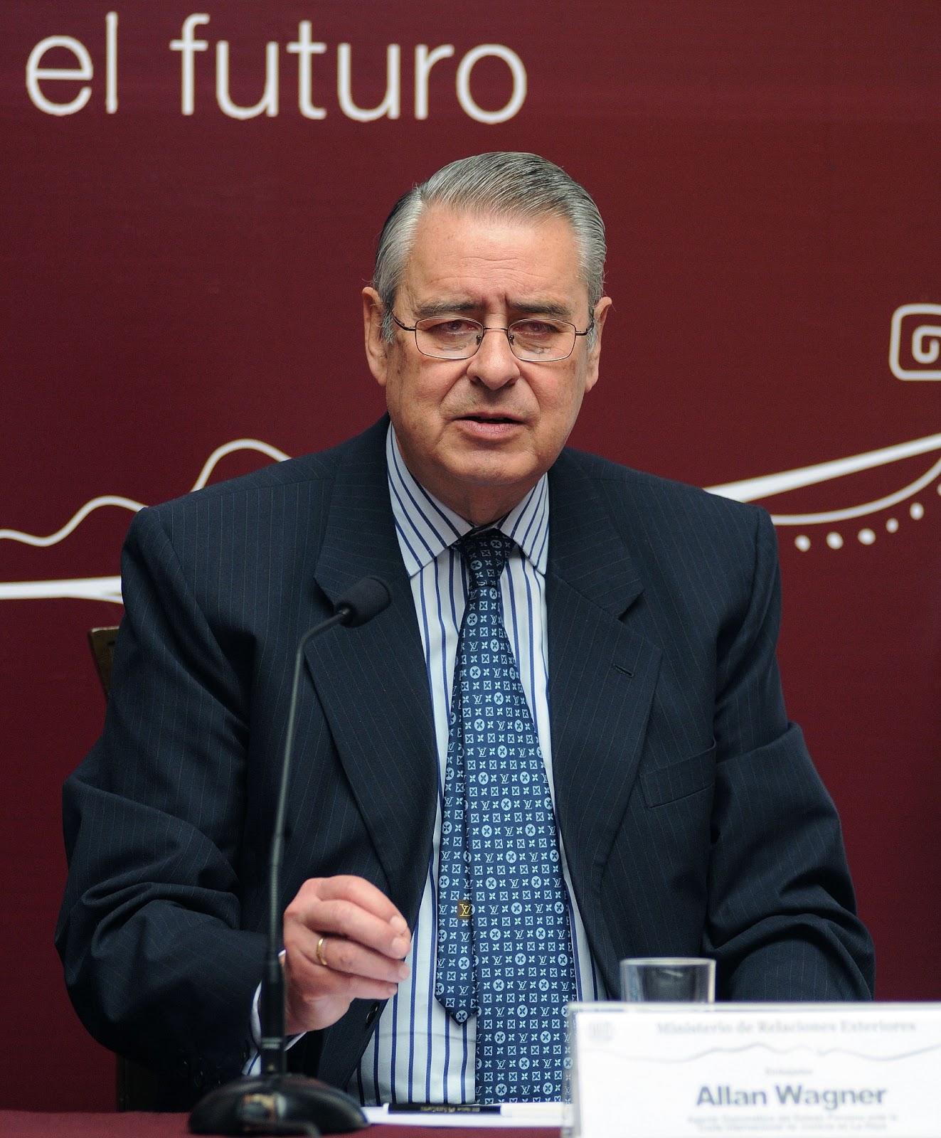 Blog institucional: En México distinguen a Embajador Allan Wagner