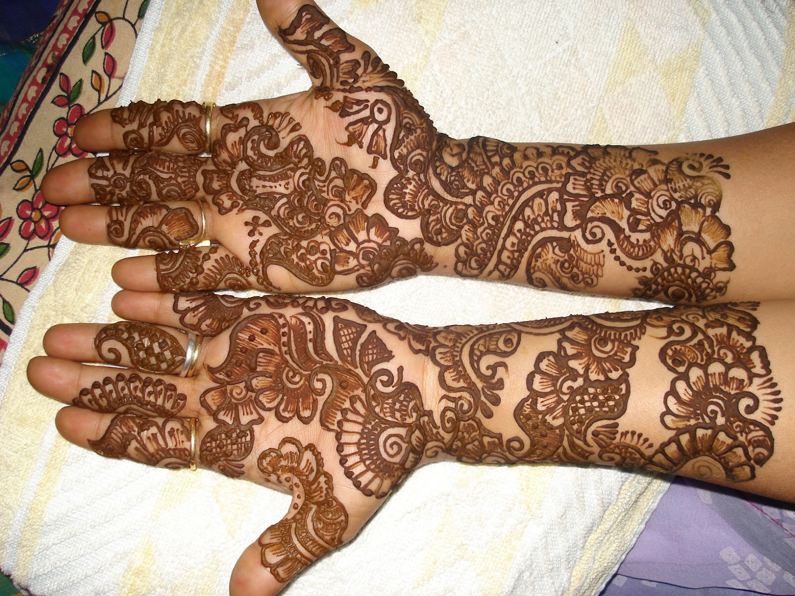 Reshma's Mehendi Art and Academy: DESIGNER MEHENDI