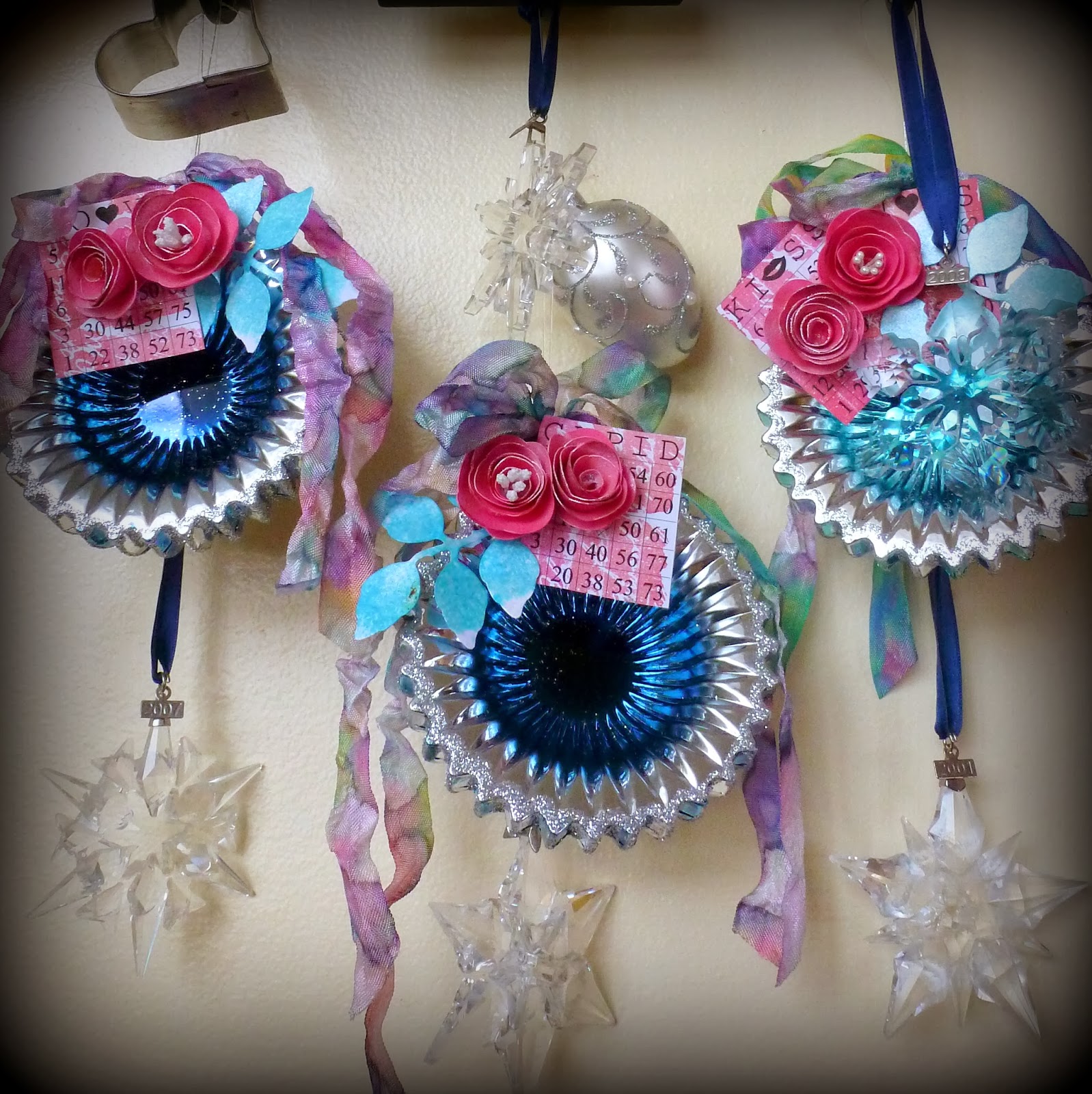 Mitralee: Valentine Glitter Explosion Ornaments