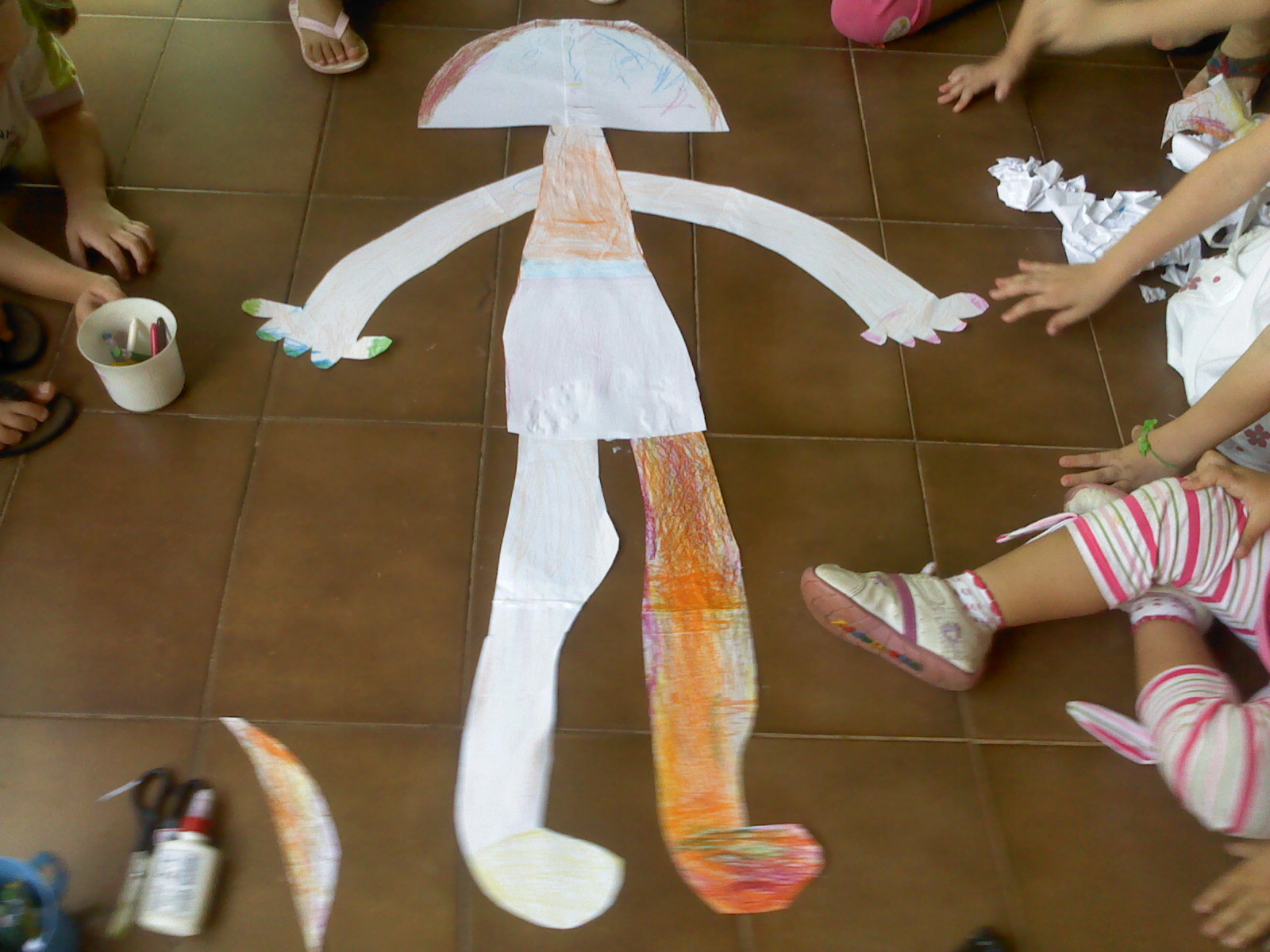 Nani Dança na Escola: Construindo nosso bonecão!!!!