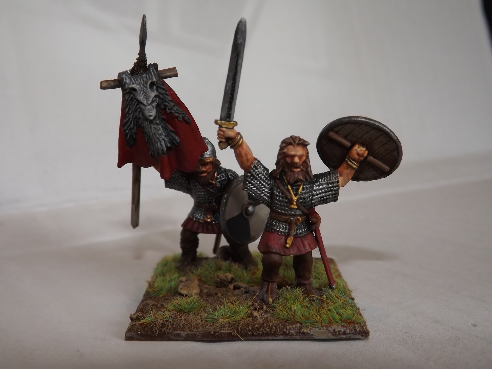 The Red, White and Blah: Viking Hirdmen (Gripping Beast) 28mm