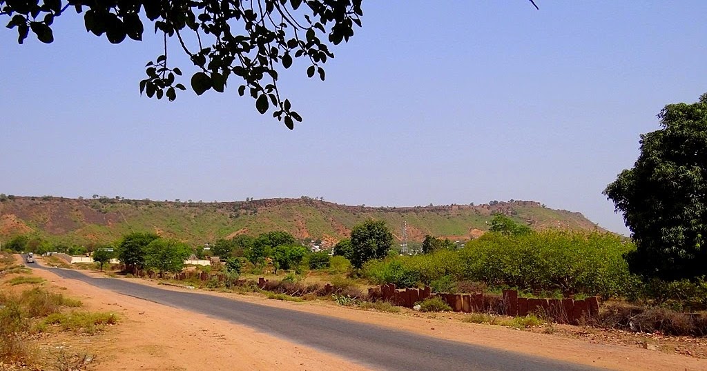 Just Tripping!: Narwar Fort - A Fort you can Call your Own