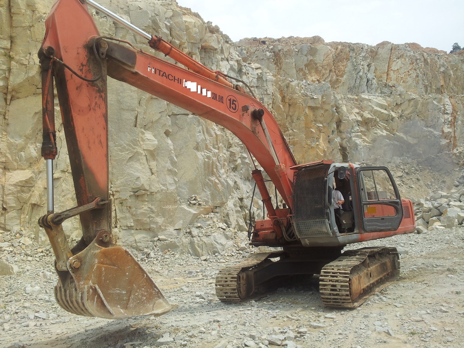 Construction Equipment: hitachi zaxis 350H excavator