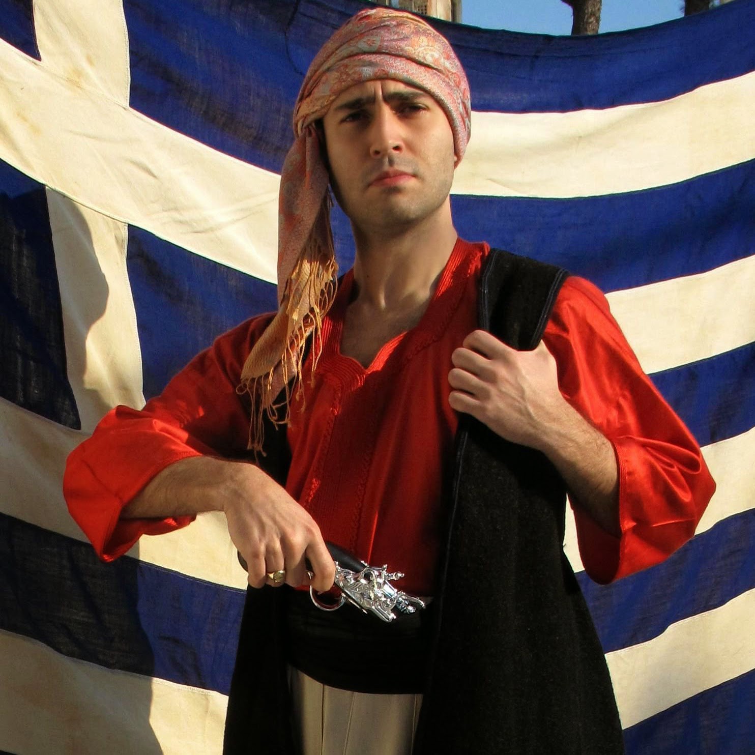 ΔΕΙΤΕ ΕΔΩ ΕΝΑ ΝΟΥΜΕΡΟ: Ο ΜΠΟΓΔΑΝΟΣ ΝΤΥΘΗΚΕ ΟΠΛΑΡΧΗΓΟΣ ΓΙΑ ΝΑ ΚΑΝΕΙ ...