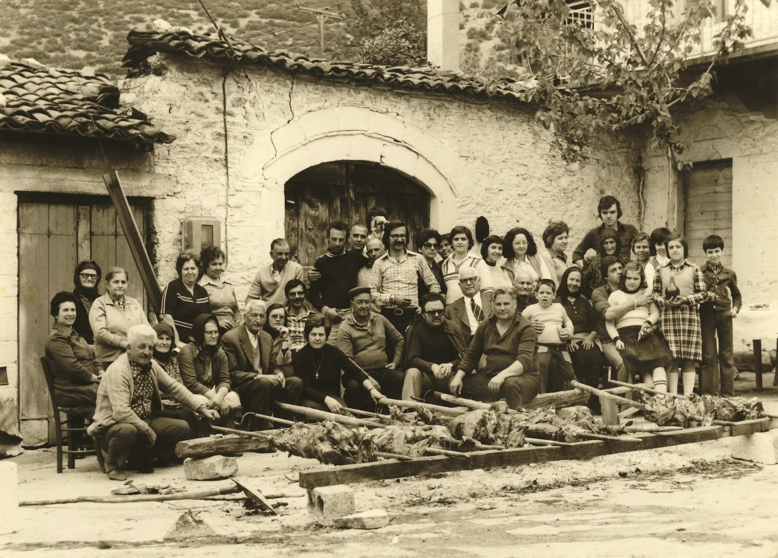 ΛΑΟΓΡΑΦΙΚΟΣ - ΙΣΤΟΡΙΚΟΣ ΣΥΛΛΟΓΟΣ " Η ΣΟΥΒΑΛΑ ΠΑΡΝΑΣΣΟΥ ": ΤΟ ΠΑΣΧΑ ΣΤΗ ...
