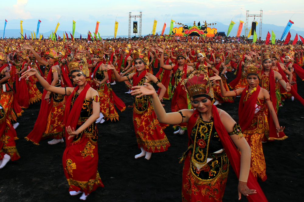 TARI TRADISIONAL JAWA TIMUR