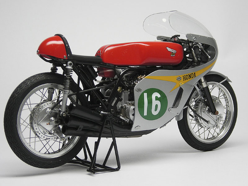 Racing Scale Models: Honda RC 166 by Max Moto Modeling