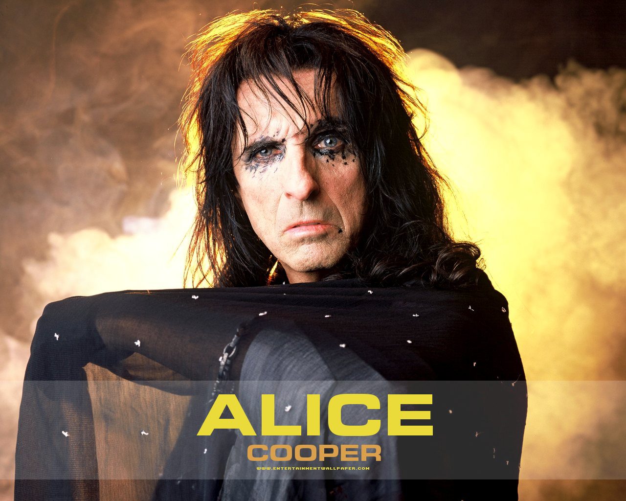 NOTICIAS Y EFEMERIDES MUSICALES Y DEL CINE: ALICE COOPER, UN 27 DE ...