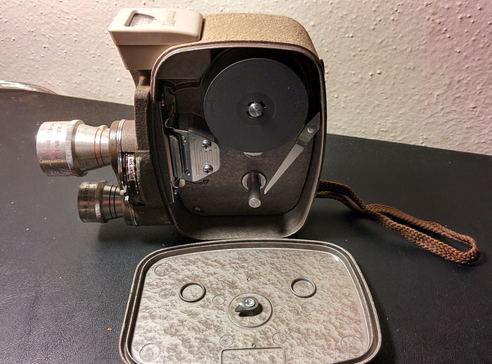 Retro Tech!: 1958: Keystone K26 8mm Camera