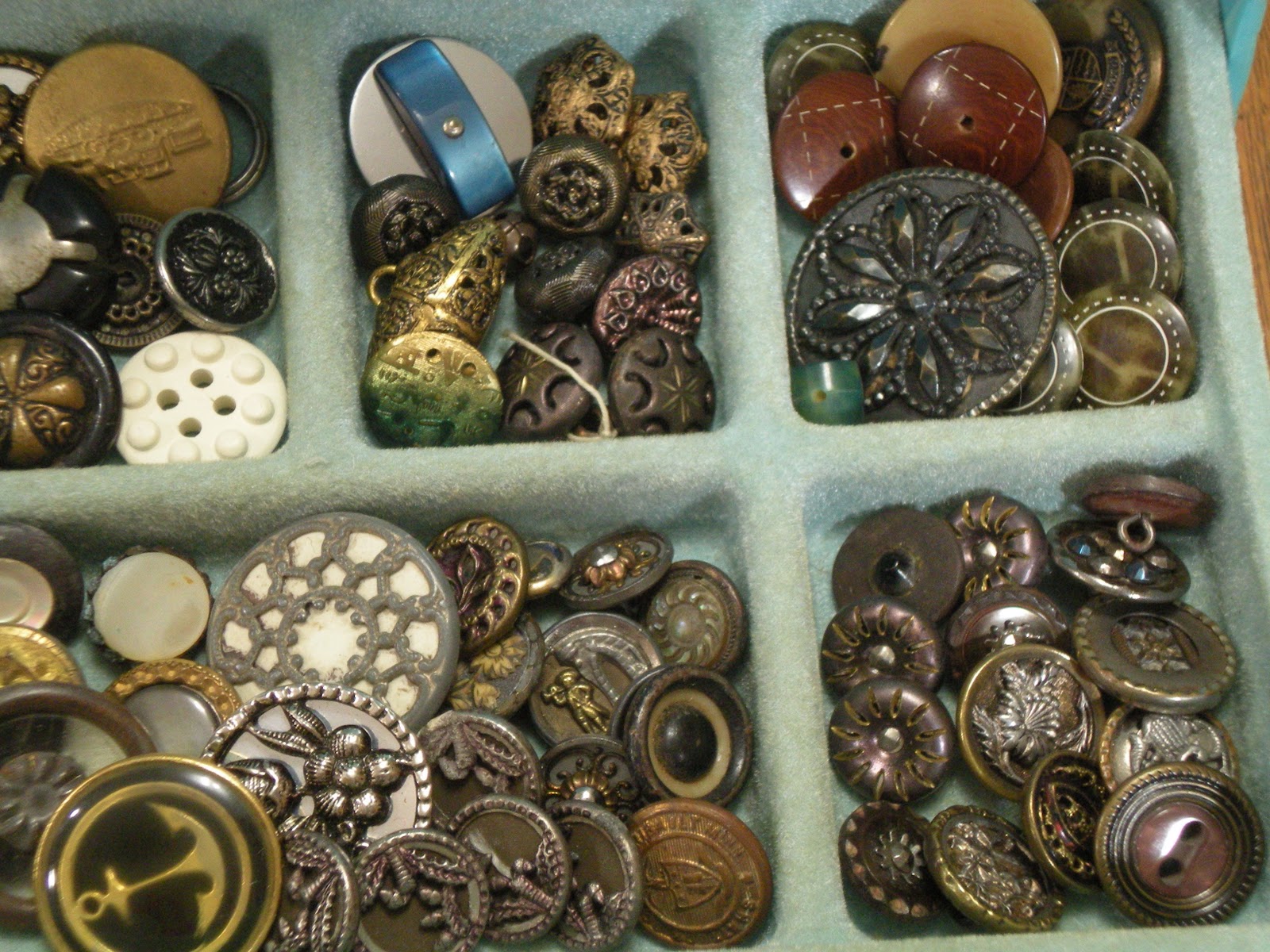 kluless: Vintage Metal Button Collection