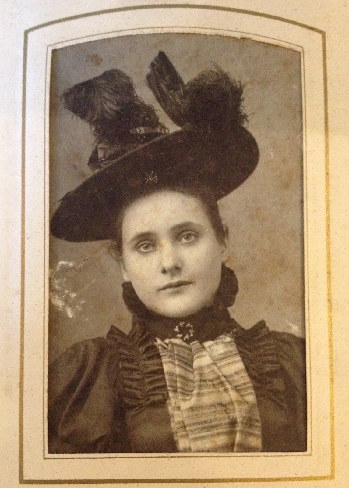 72 Scrapbooks: About Blog and Blogger