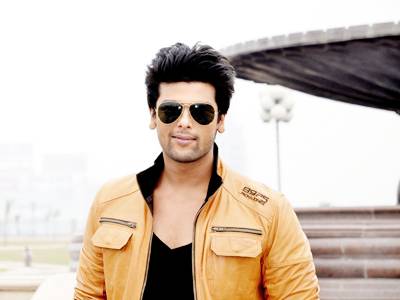 PNG FEVER: Kushal TandonAge, Weight, Height and Personal Details