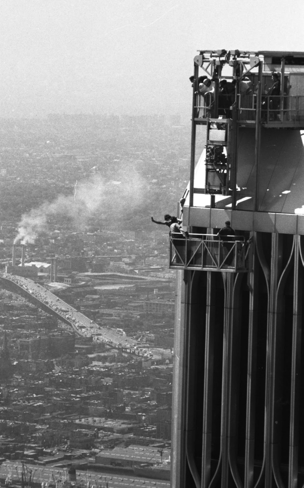 Vintage Photographs Captured ‘Human Fly’ George Willig Climbing the ...