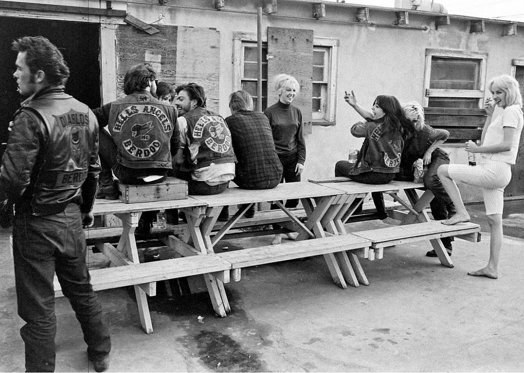 20 Black and White Photos Capture Daily Life of Hells Angels in 1965 ...