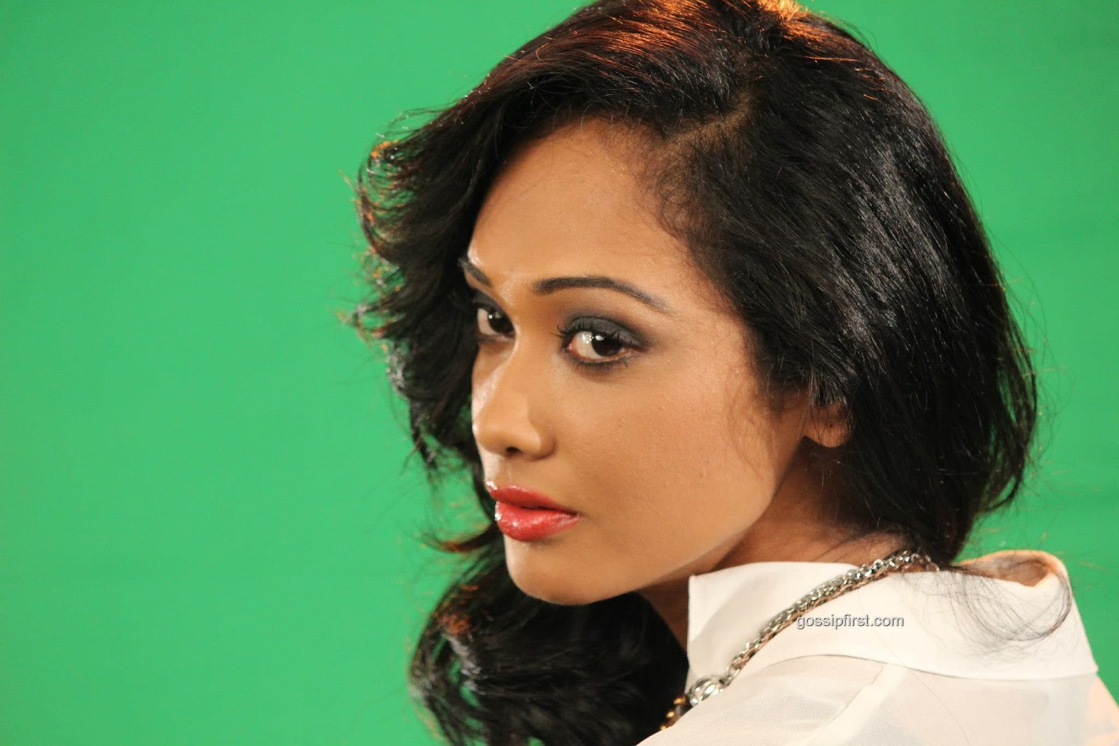Gossip First Gallery: Yureni Noshika latest photo shoot