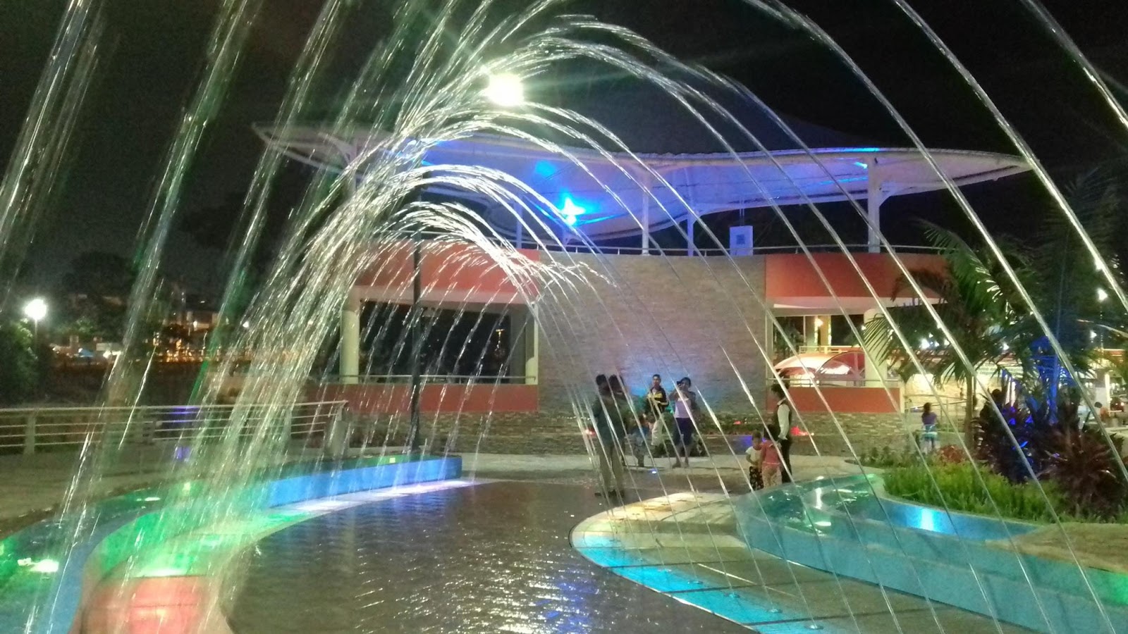 MALECÓNESCÉNICO TENA Y PARQUE LINEAL - RADIO FUEGO 91.7