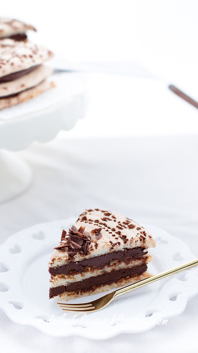 dailydelicious: Chocolate Daquoise Cake