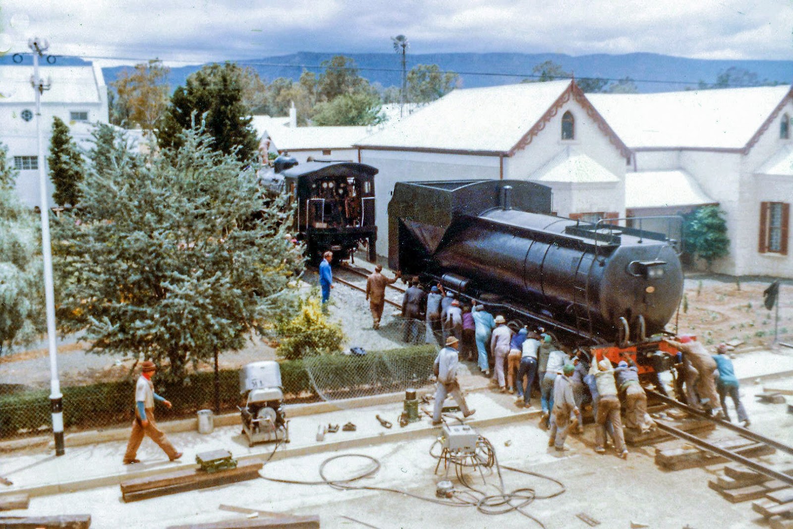 old STEAM LOCOMOTIVES in South Africa: Calvinia - SAR Class 24 no 3608 ...