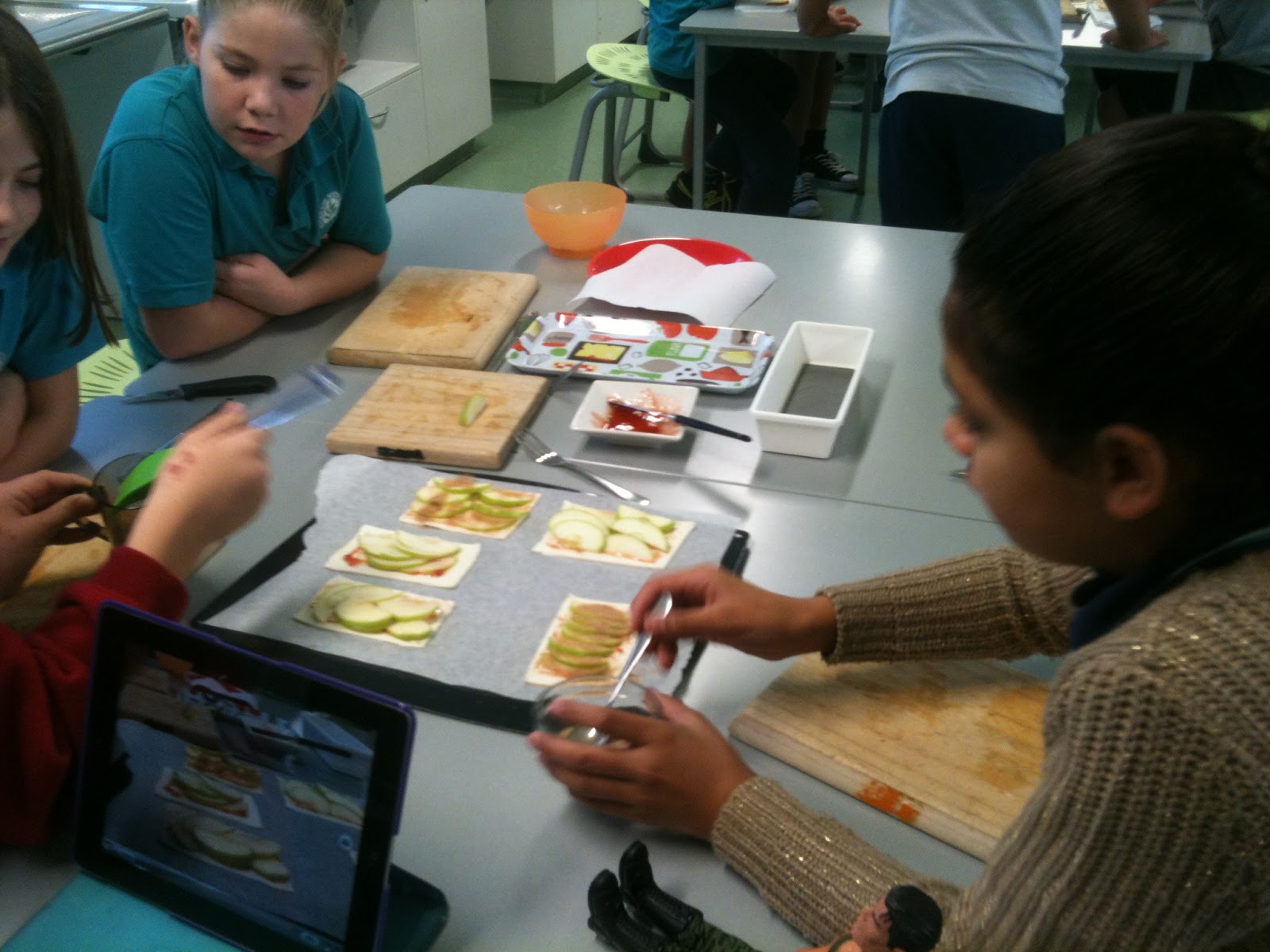 Room 1, Henderson North School: Year 6s visit Henderson Intermediate School