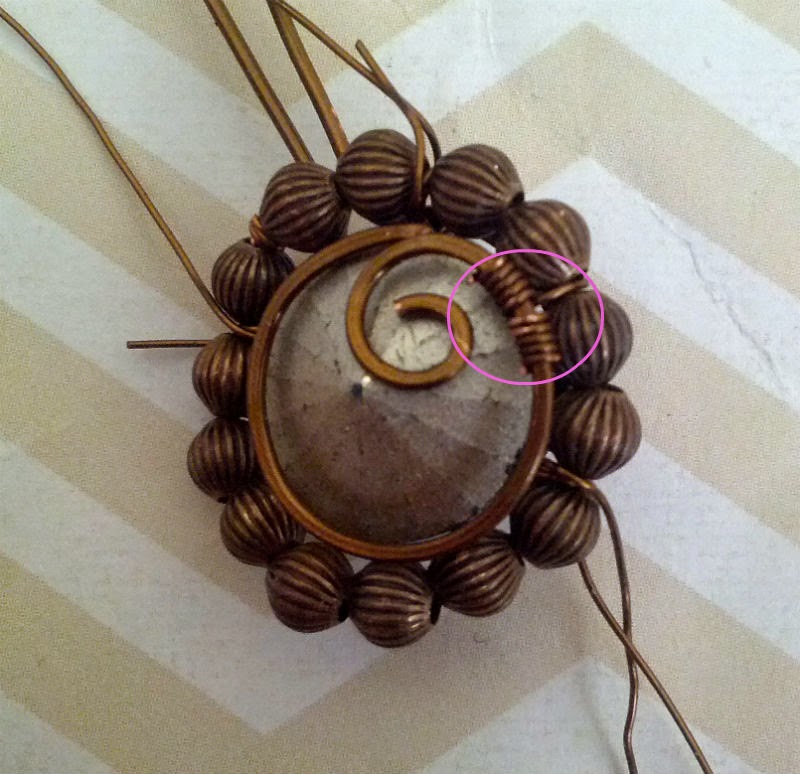 Malfait Luciu: Free Tutorial - Beaded Wire Rivoli Bezel