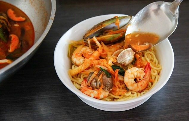 - Thưởng thức ngay khi còn nóng nhé.