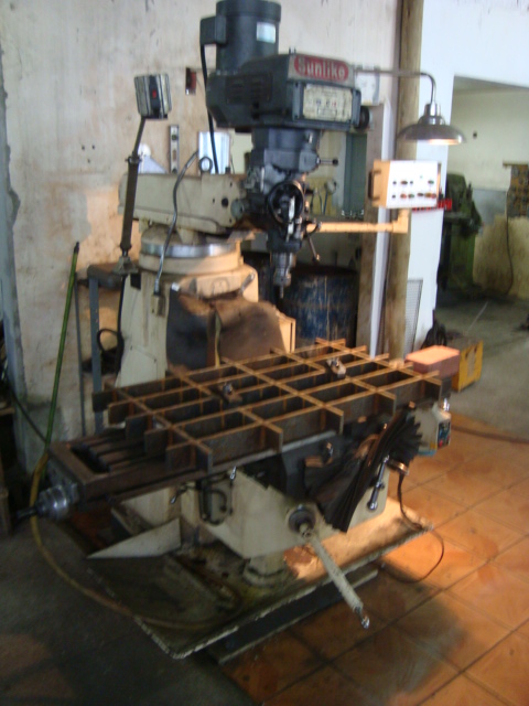 ALVO Máquinas (048) 3255 4518: Fresadora Ferramenteira CNC, Fresadora ...