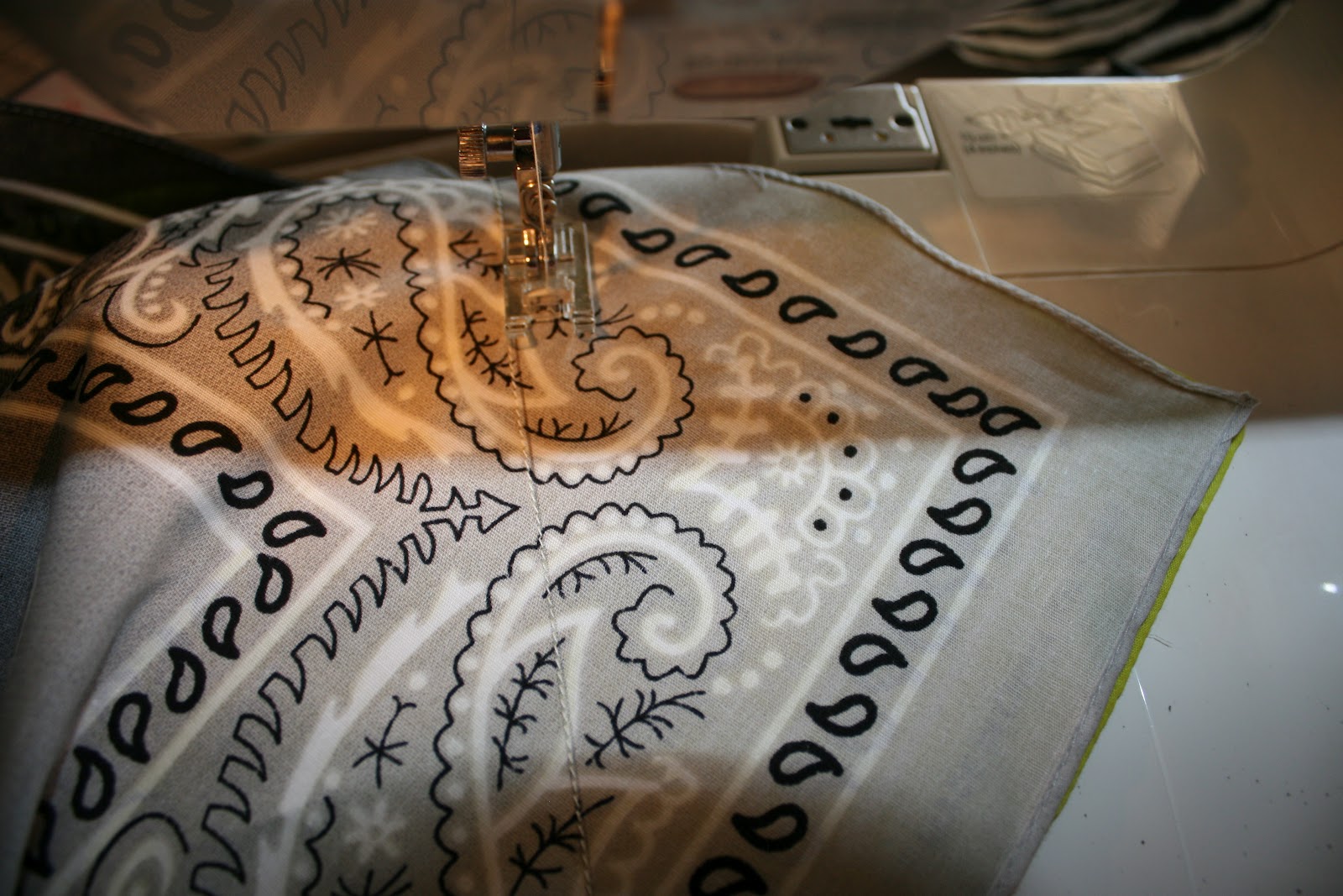 Buzzing and Bumbling: Bandana Apron Tutorial