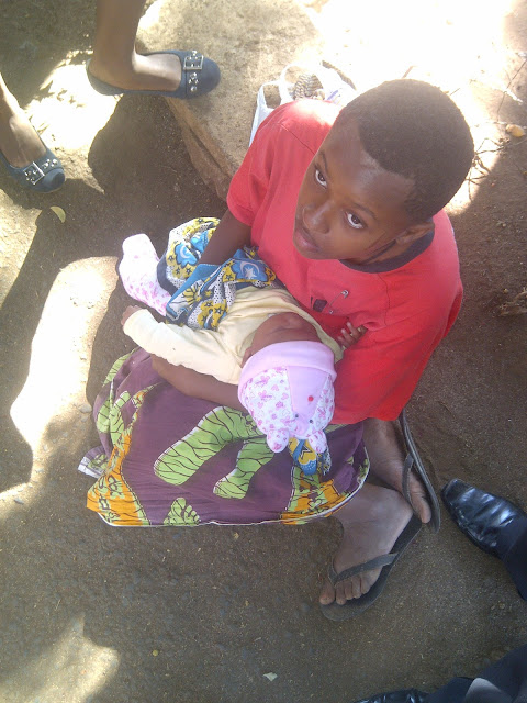 BINTI WA MIAKA 14 ANAWATOTO WAWILI - NYUMBA YA HABARI