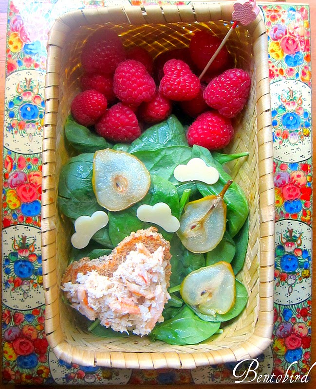 Bentobird: french spinach salad bento
