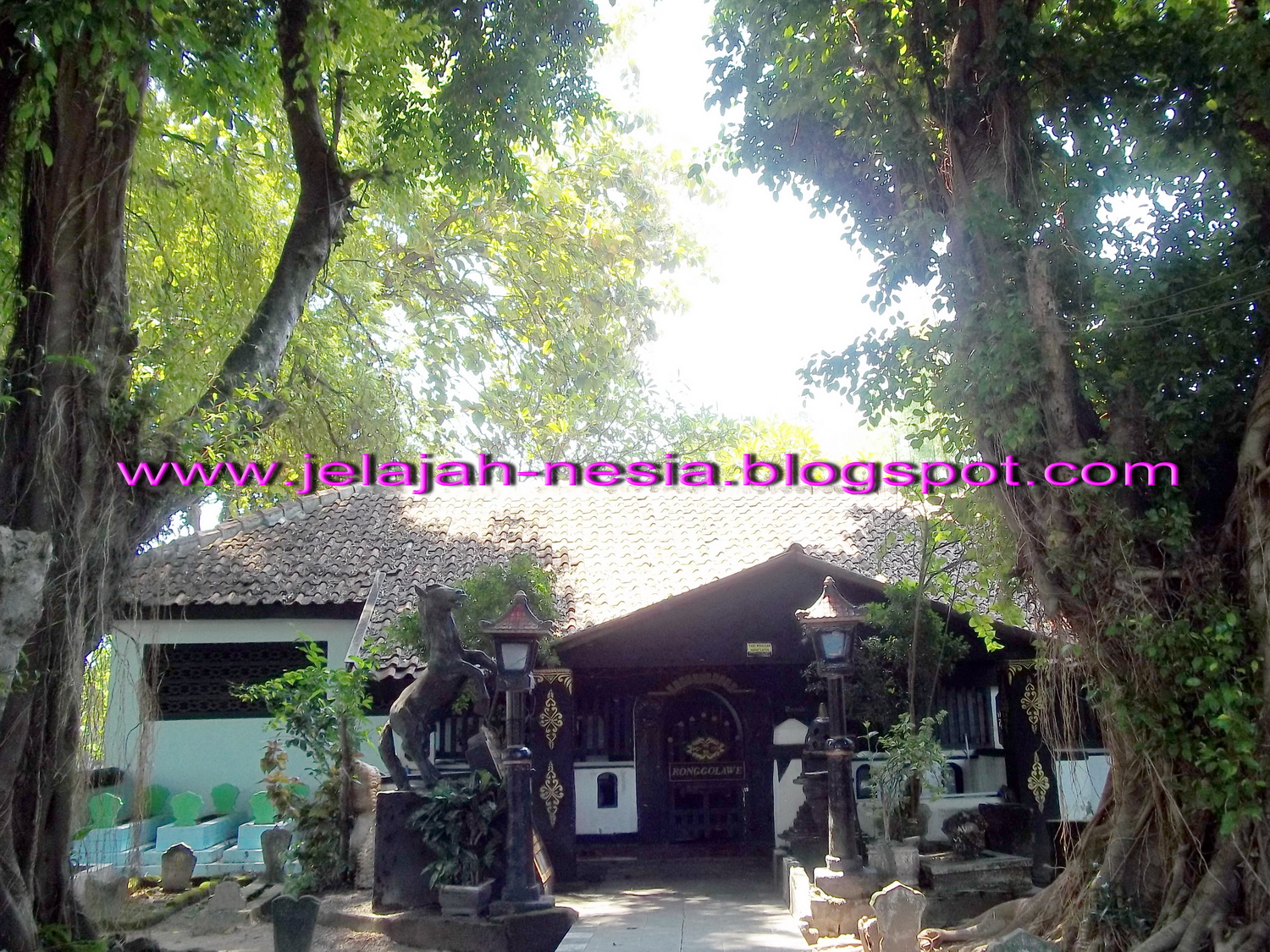 Misteri Tentang Makam Ronggolawe di Tuban - Kompasiana.com