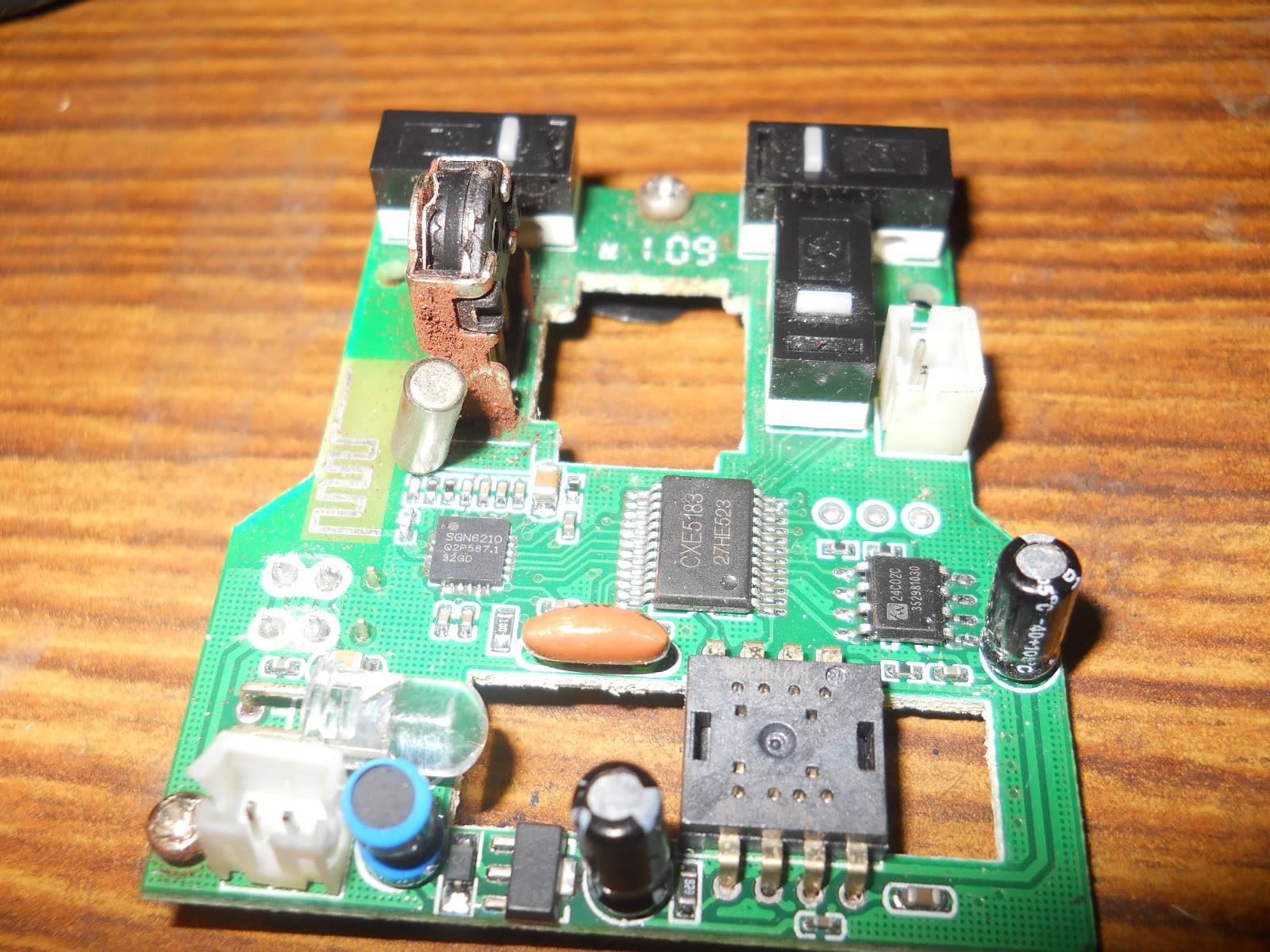 EVER WONDER WHATS INSIDE: INSIDE A WIRELESS OPTICAL MOUSE