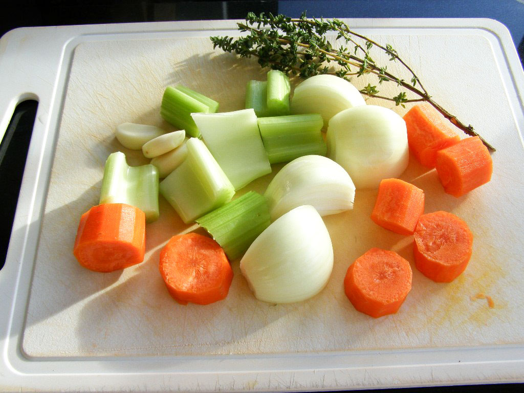 maple•spice: Drunk Canadian Maple Baked Beans on Toasted Herbed Beer Bread