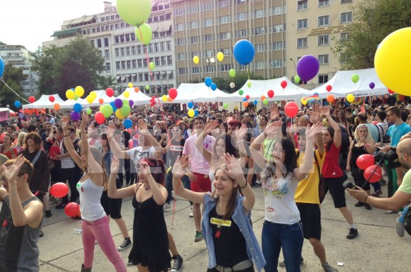 ΦΩΤΟ ΚΑΙ ΒΙΝΤΕΟ! ΔΕΙΤΕ ΤΗΝ ΠΑΡΕΛΑΣΗ ΤΩΝ GAY ΣΤΗΝ ΑΘΗΝΑ... ΚΛΕΙΣΤΟΙ ΟΛΟΙ ...
