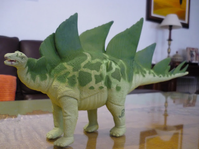 Warhammer: El Nuevo Mundo: Proyectos: Velociraptor y Stegosaurus.