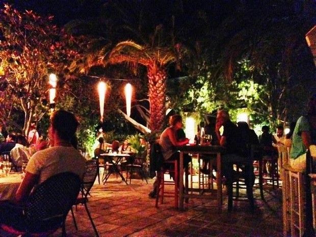 Zakynthos Travel Guide: Argassi...Entertainment near beautiful beaches!