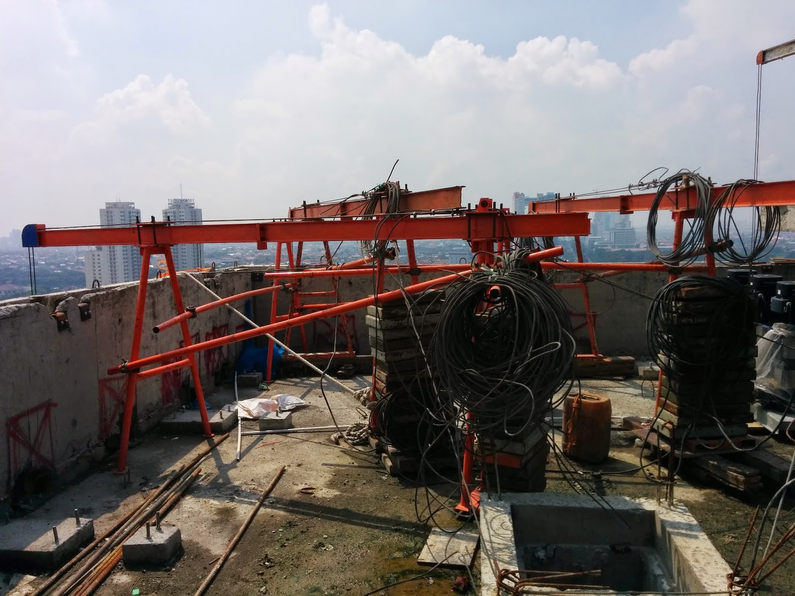 -- PT DUA PERKASA --: Rental Gondola Surabaya - Hotel IBIS Hr. Muhammad.