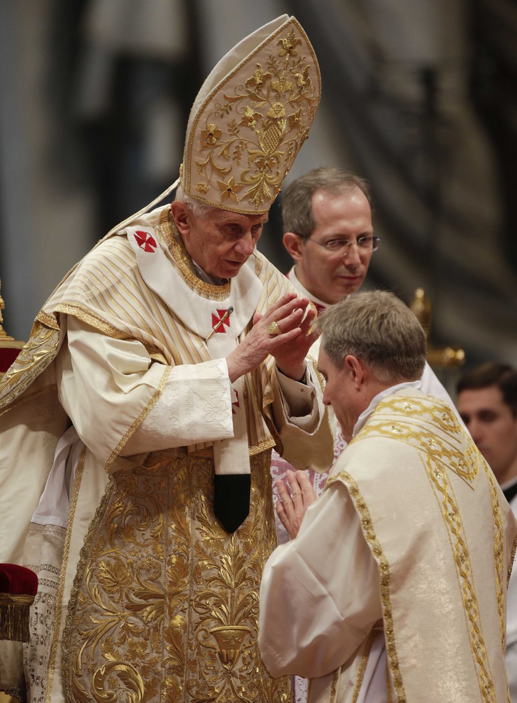 Asociación Litúrgica Magnificat: Los ornamentos papales (ii): el fanón ...