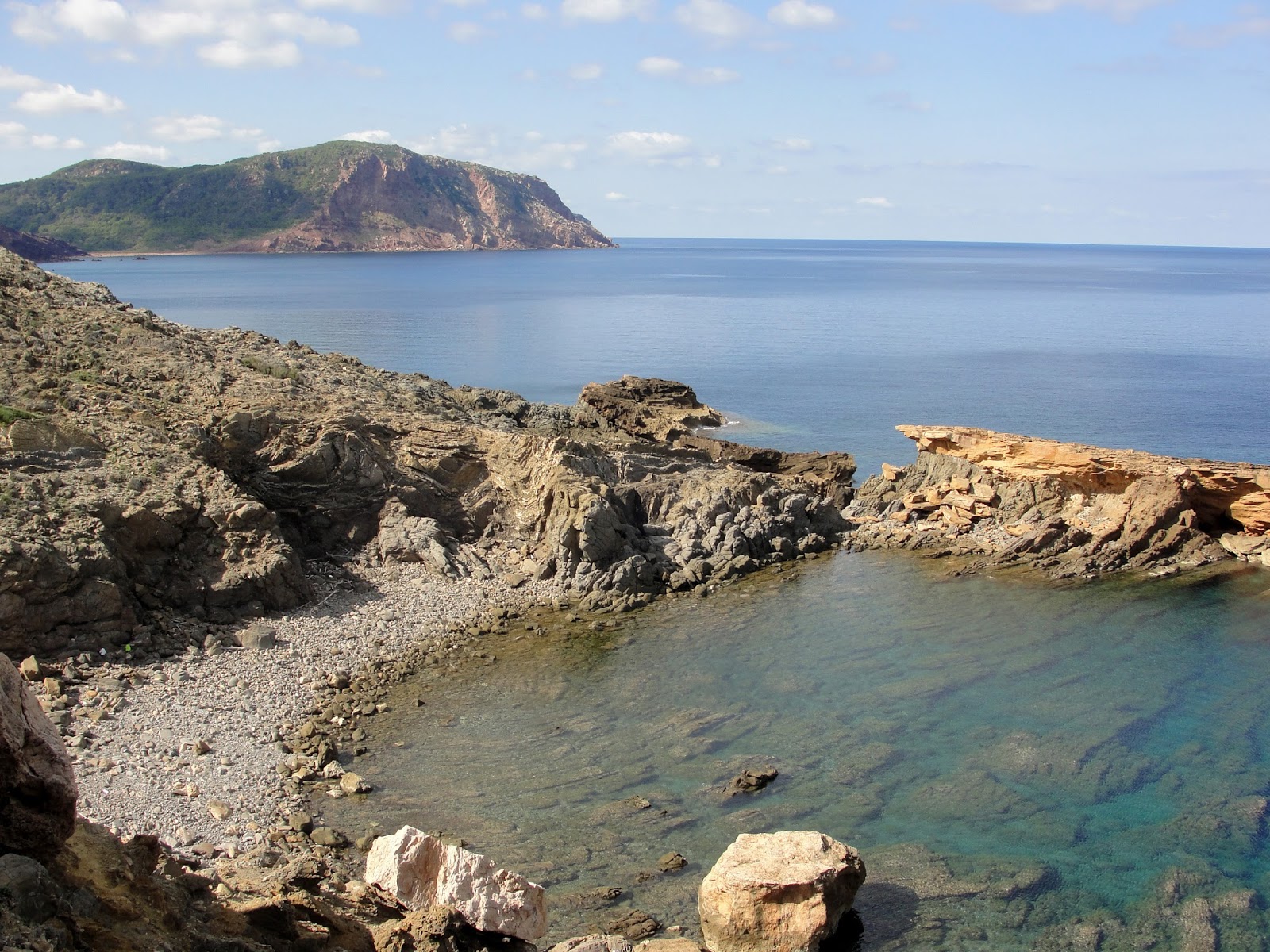 imatges de menorca: ROCA DE SA SAL - CODOLAR I LLOSES (FERRERIES)