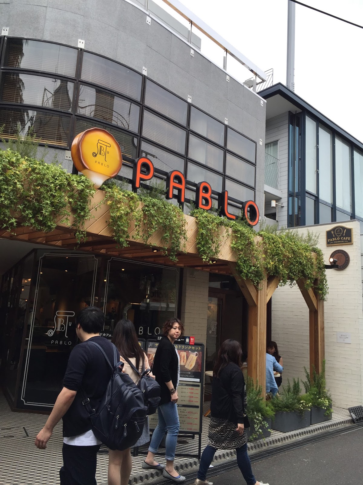 PABLO Cafe @ Omotesando : MUST TRY Camembert Cheese and Mini Cheese Tarts