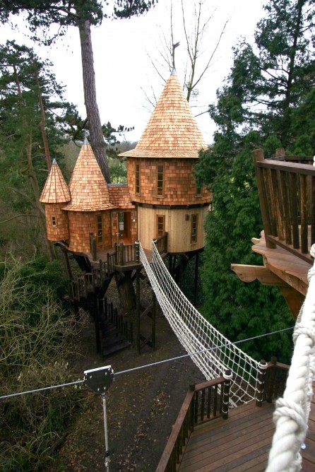 PictoVista: Awesome Treehouse Castle For Grownups