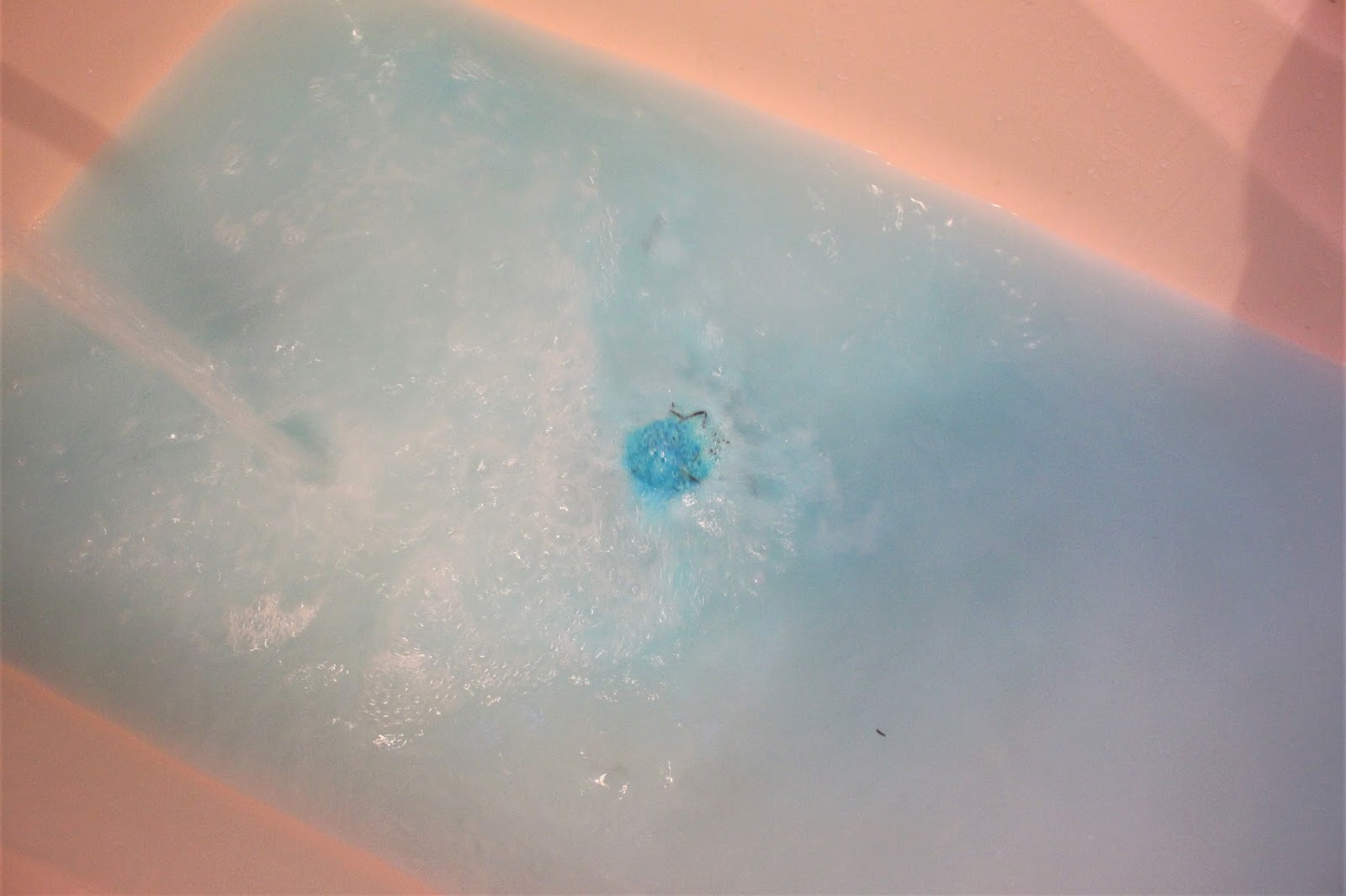 Megan Elizabeth: The Big Blue Bath Bomb Review