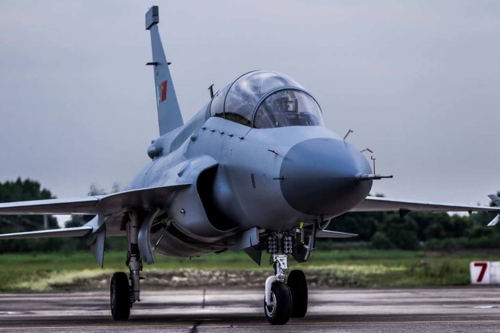 AAG_th บันทึกประจำวัน: เครื่องบินขับไล่ JF-17B/FC-1B รุ่นสองที่นั่งจีน ...