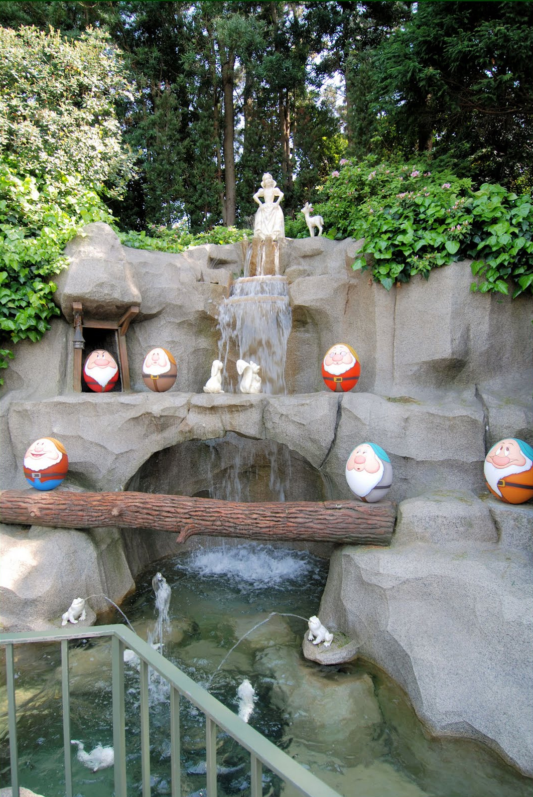 Filmic Light - Snow White Archive: Snow White's Grotto - The Sculptures