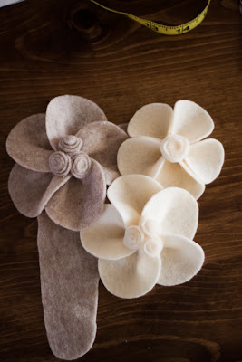 Strawberry Chic: Tutorial: Felt Flower Pillow