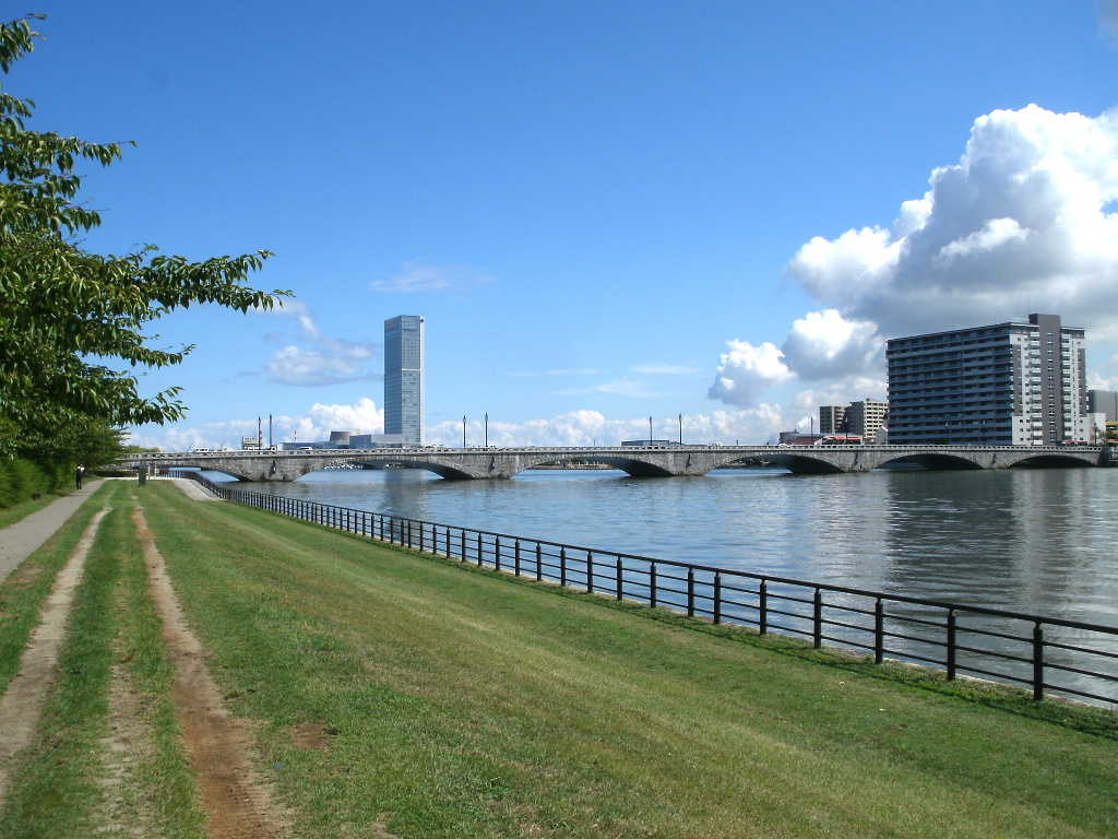 植物図鑑 新潟 (適当): Shinano River Bandai Bridge Scenery of Niigata, Japan
