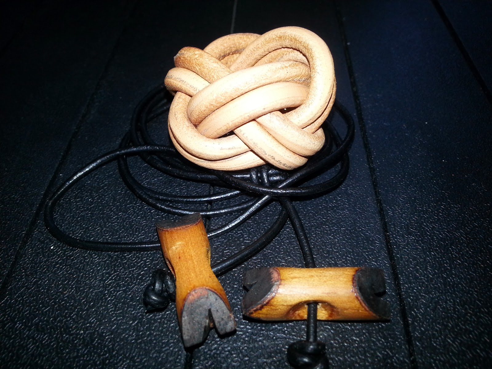 Gilwell Woggle leather - Nudo Gilwell de Cuero - Scout Leader Woodbadge ...