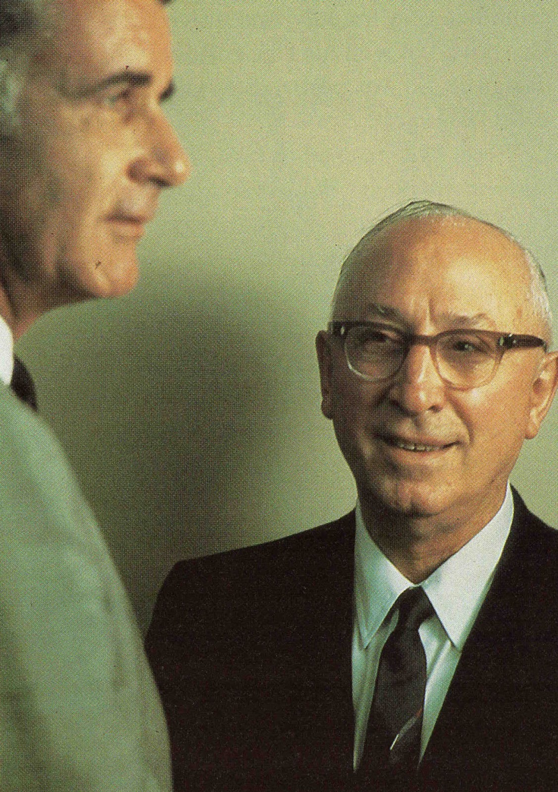 Disney Avenue: A Heartfelt Tribute to Roy O. Disney Including 24 Rarely ...