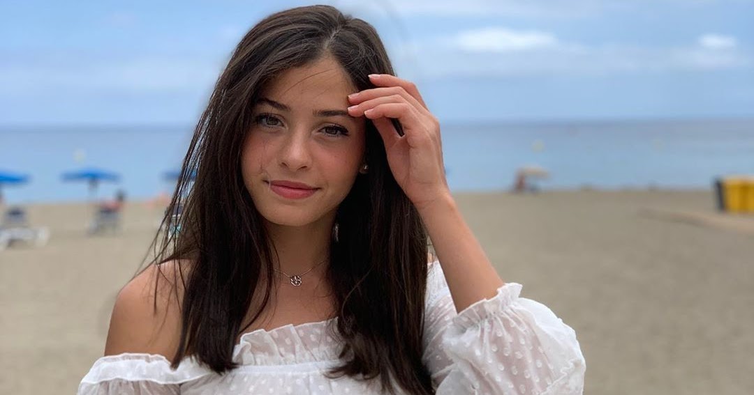 Starlet Arcade: Yusra Mardini swimming